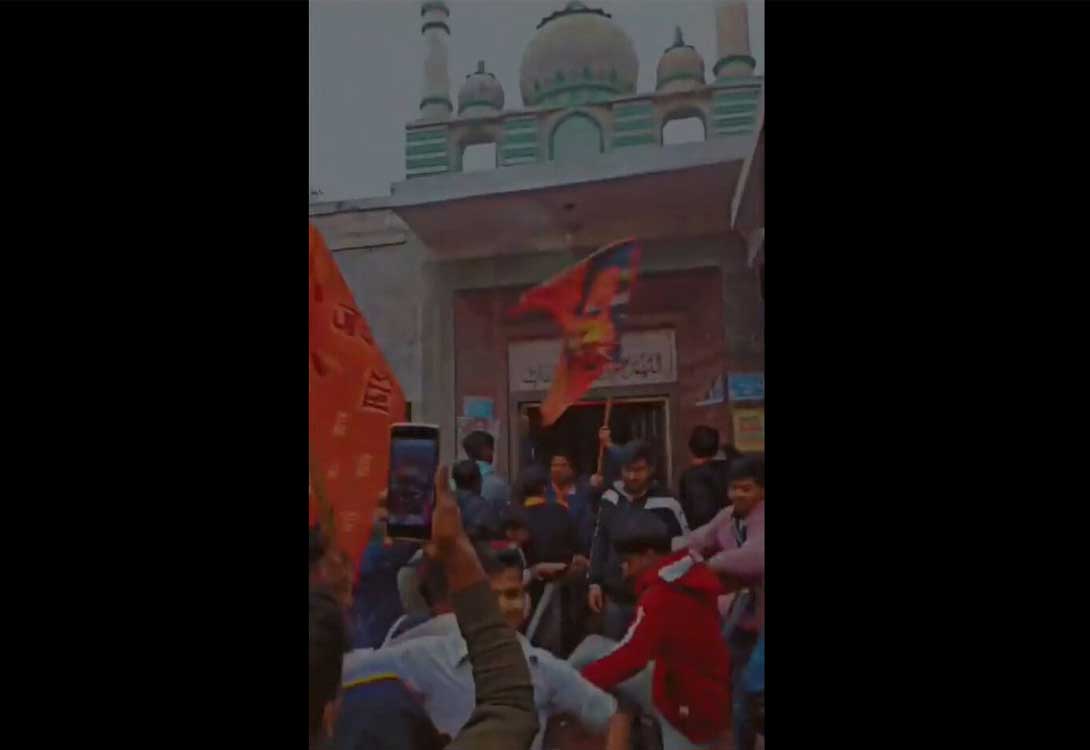 উত্তর প্রদেশে মুঘল আমলের মসজিদে হিন্দুত্ববাদীদের হামলা | AlFirdaws || আল-ফিরদাউস